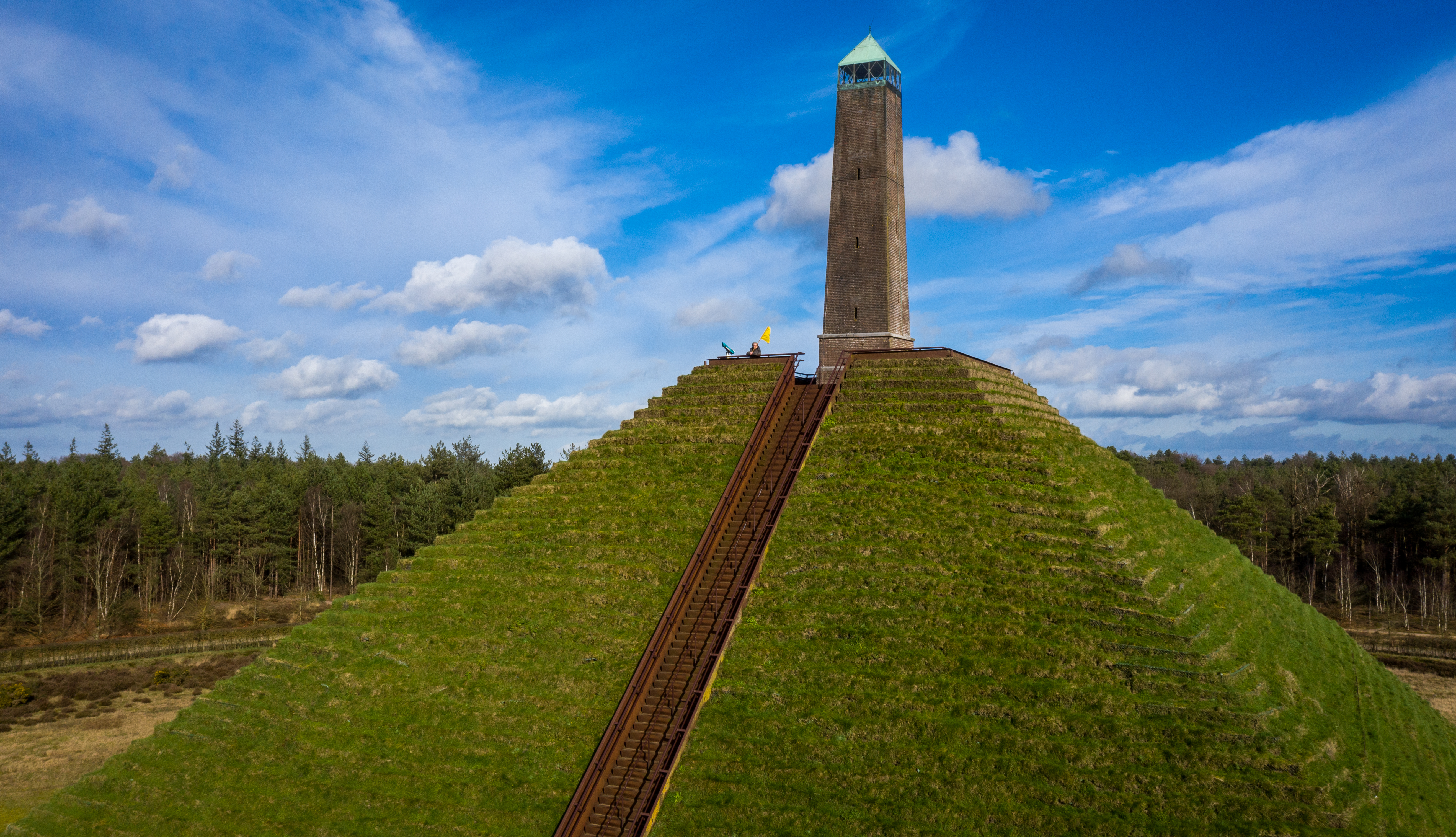 Pyramide van Austerlitz in de Canon van Nederland
